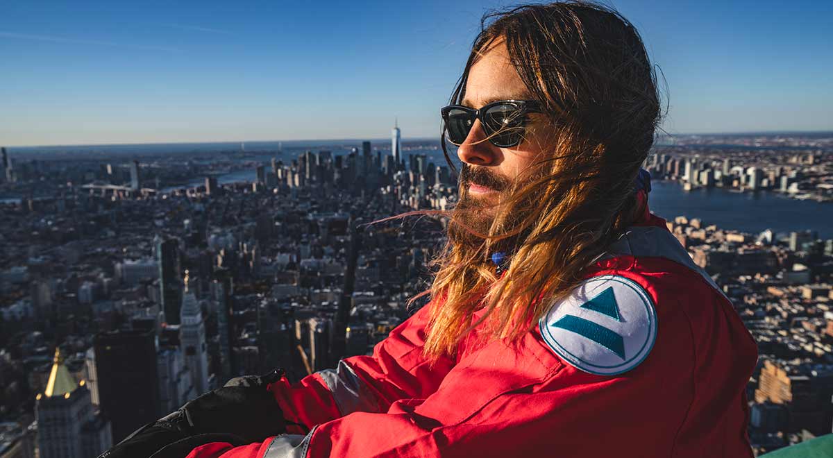 Jared Leto scala l'Empire State Building per il Tour mondiale 2024